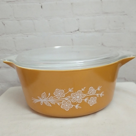 Pyrex | Kitchen | Vintage Pyrex Butterfly Gold 475b Round Casserole ...